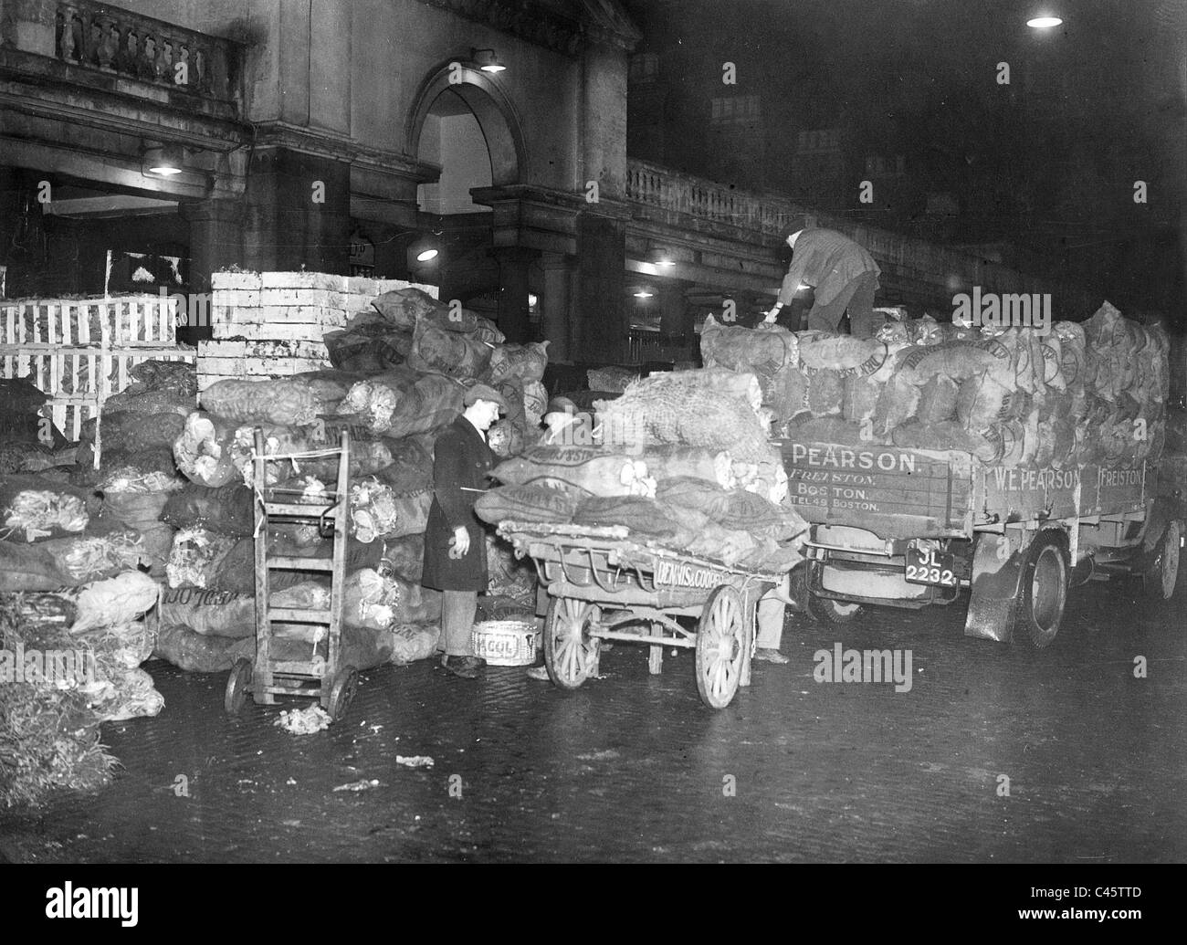 Goods delivery at Covent Garden Market in London, 1938 Stock Photo - Alamy