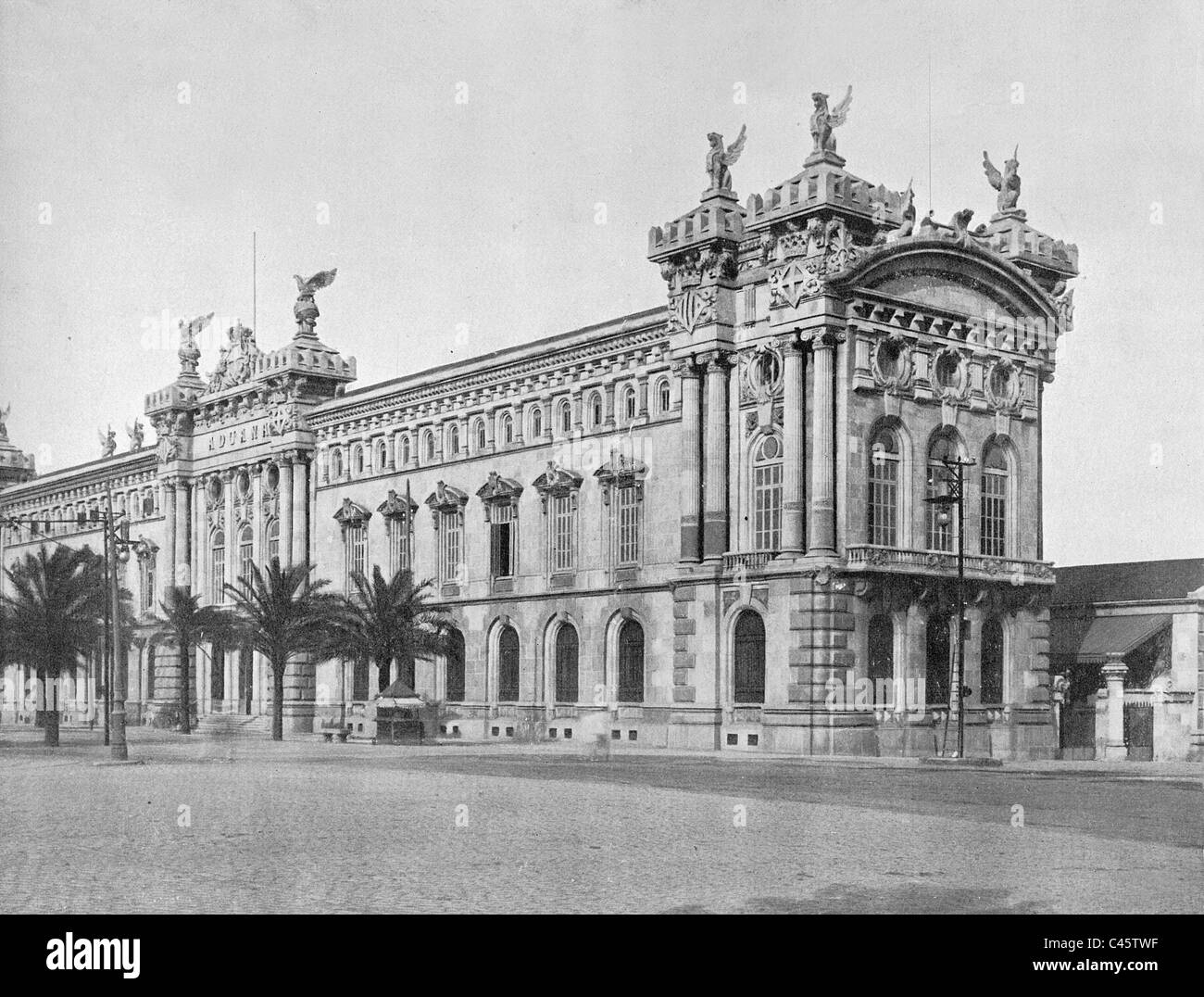 The customs house in Barcelona, 1902 Stock Photo - Alamy