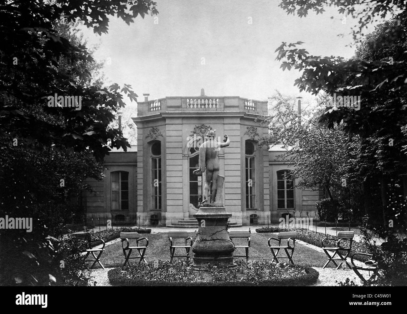 Austro hungarian embassy paris hi-res stock photography and images - Alamy