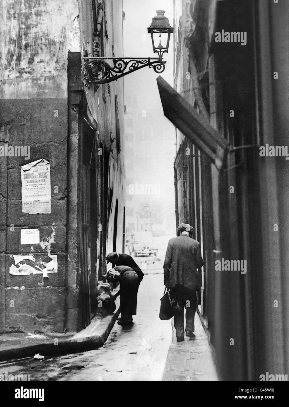 Poverty paris Black and White Stock Photos & Images - Alamy