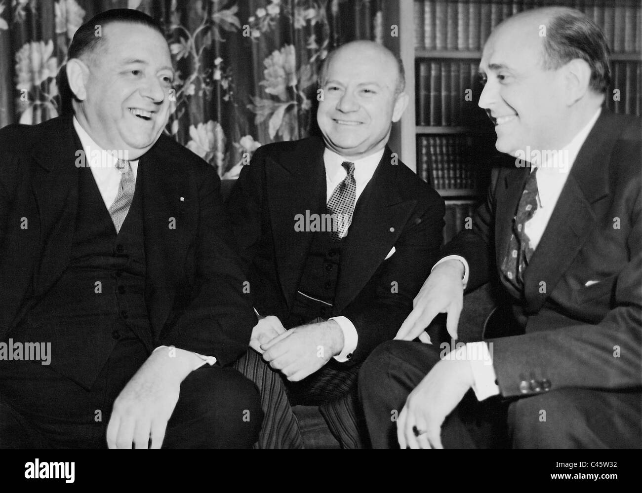 Hendrik van Loon, Mischa Elman and Jan Masaryk in New York, 1939 Stock ...