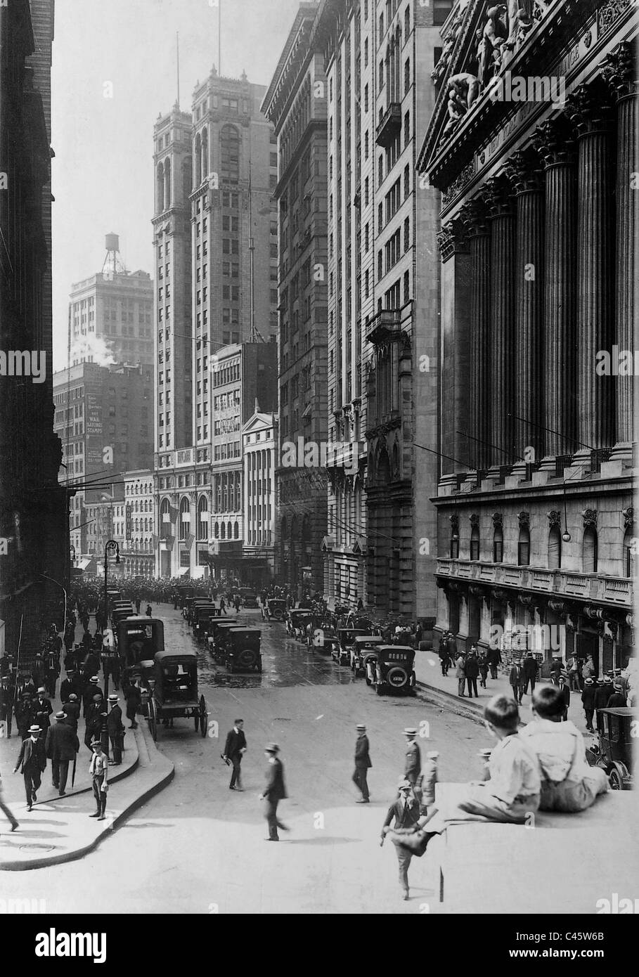 Wall Street In New York 1926 Stock Photo Alamy wall-street-in-new-york-1926-stock-photo-alamy
