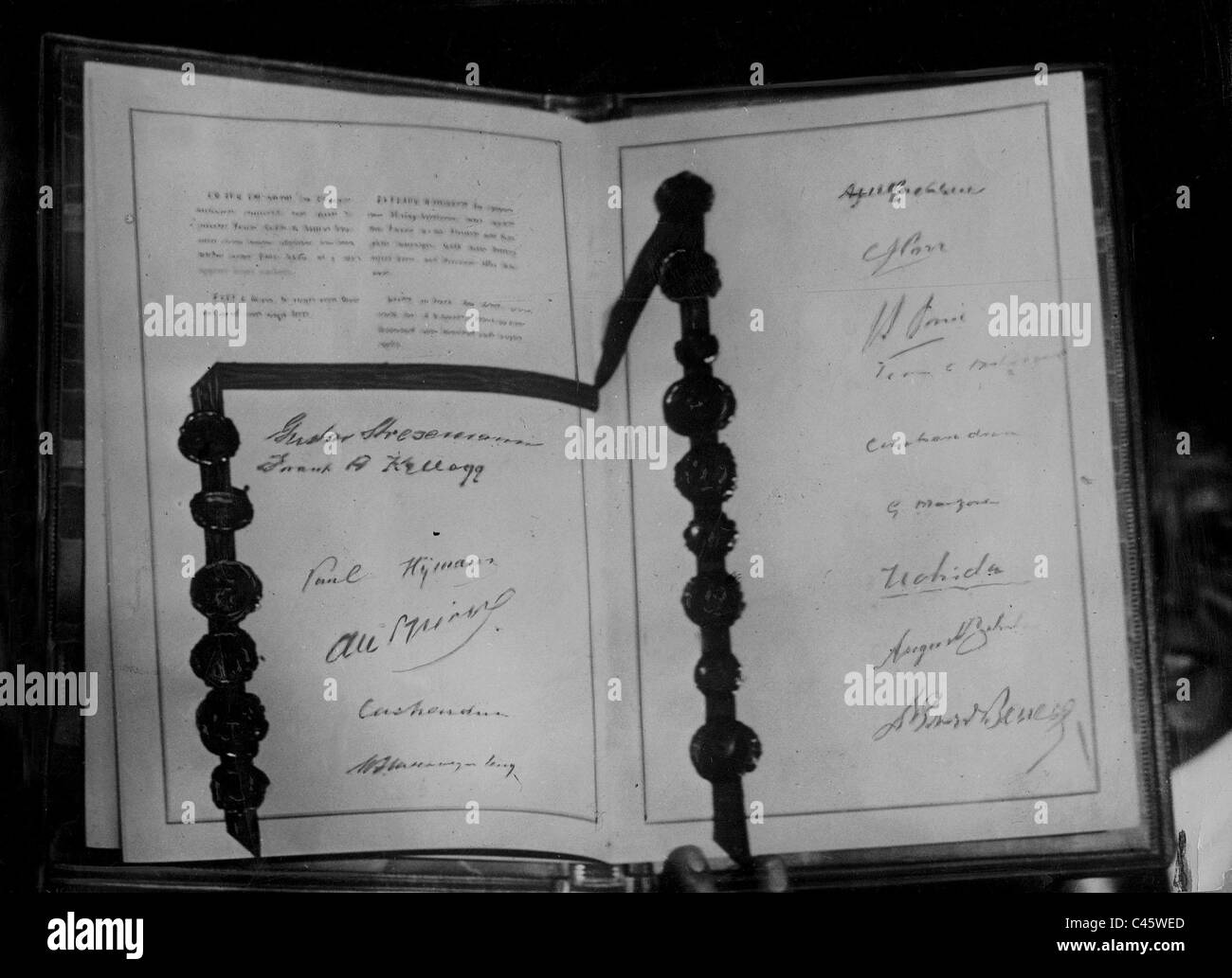 Kellogg Briand Pact Document