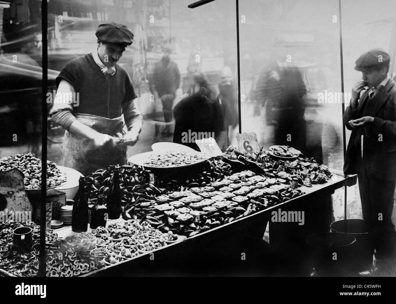 Street sells Black and White Stock Photos & Images - Alamy