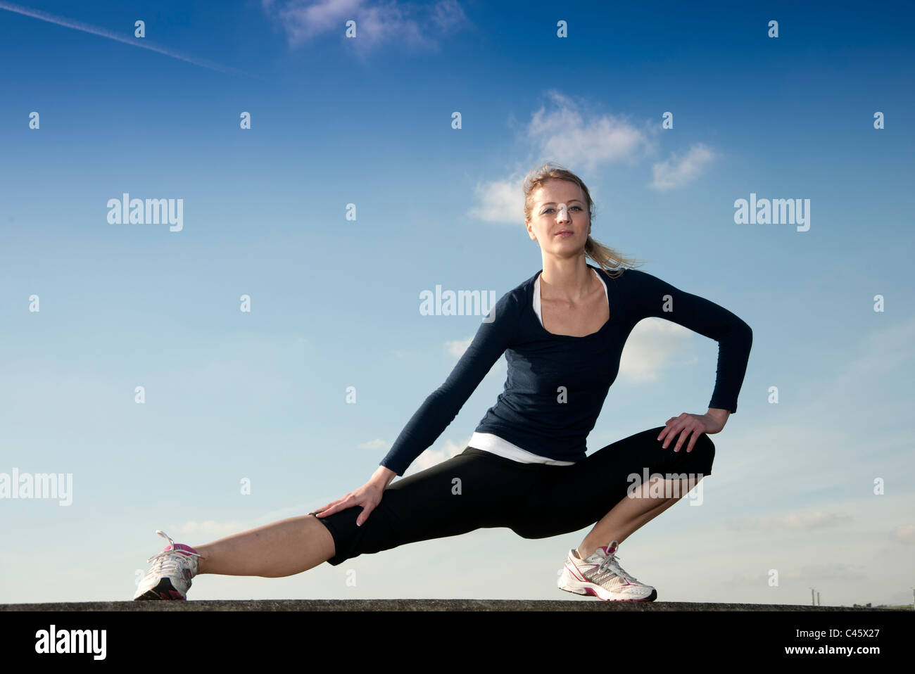 woman stretching leg muscles pre and post workout Stock Photo - Alamy