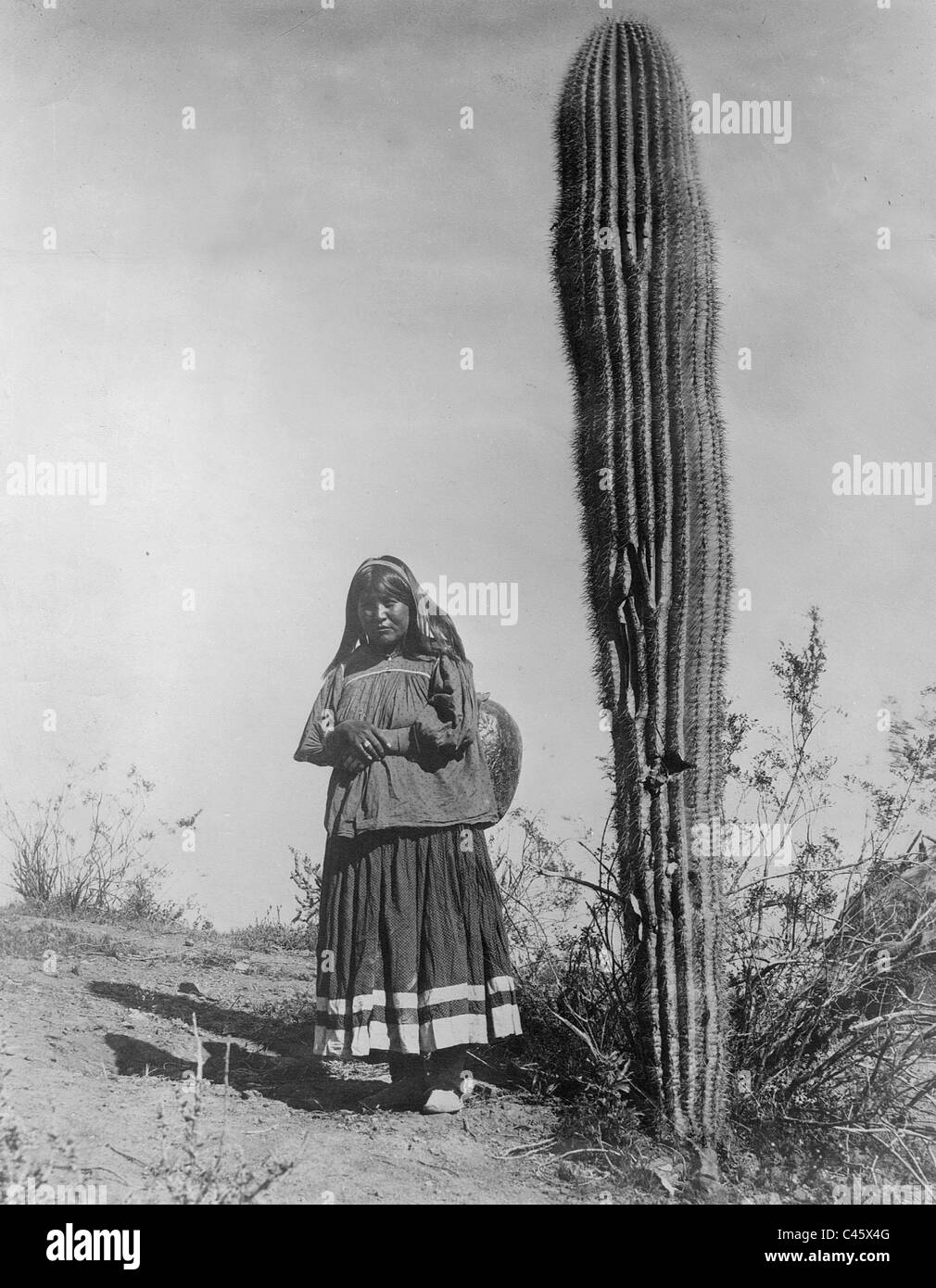 Apache Indian woman in Arizona, 1927 Stock Photo - Alamy