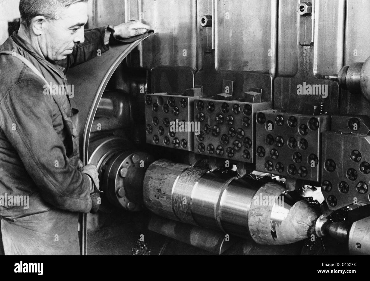 Munitions factory 1940 hi-res stock photography and images - Alamy