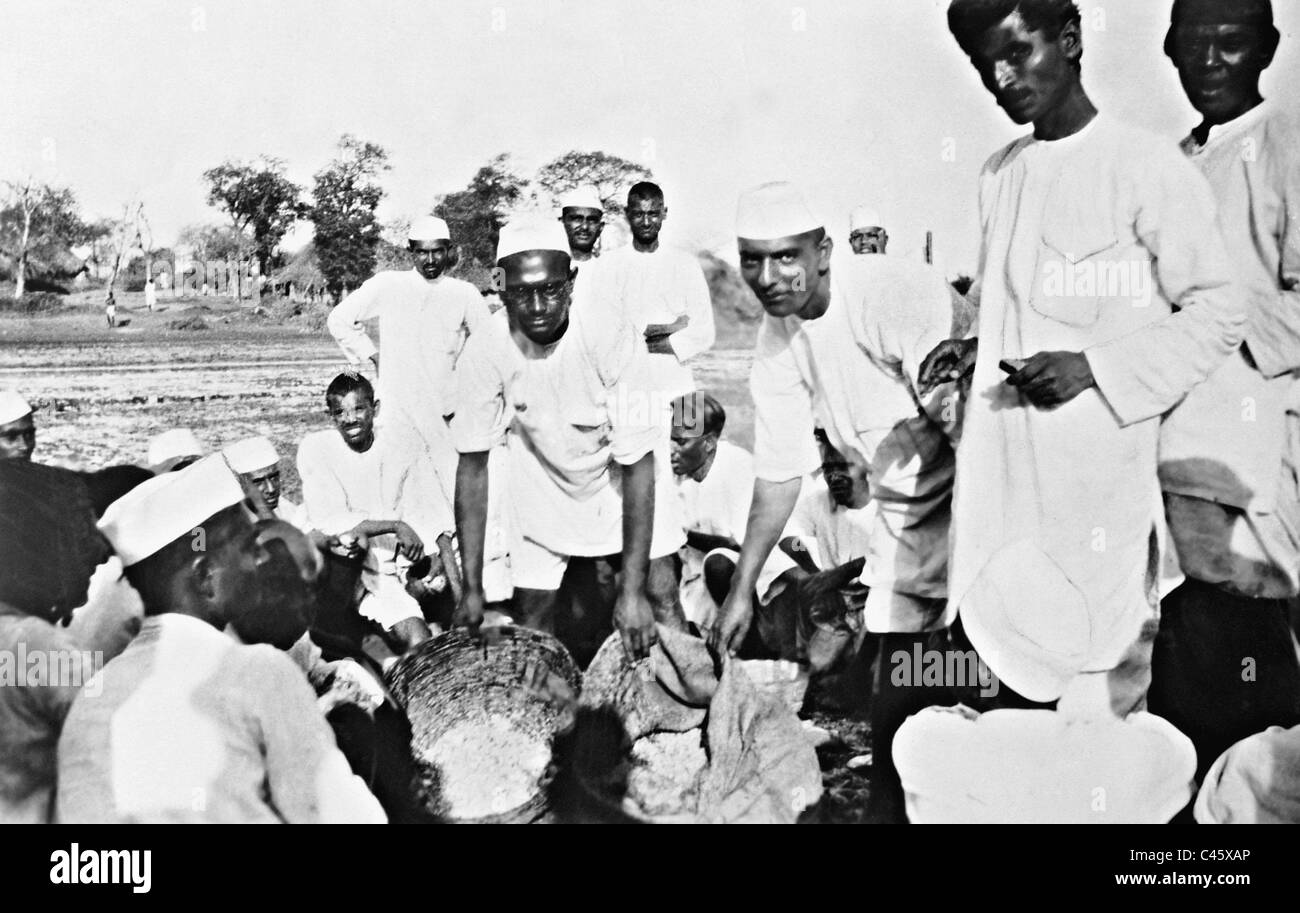 Mahatma gandhi salt march hi-res stock photography and images - Alamy