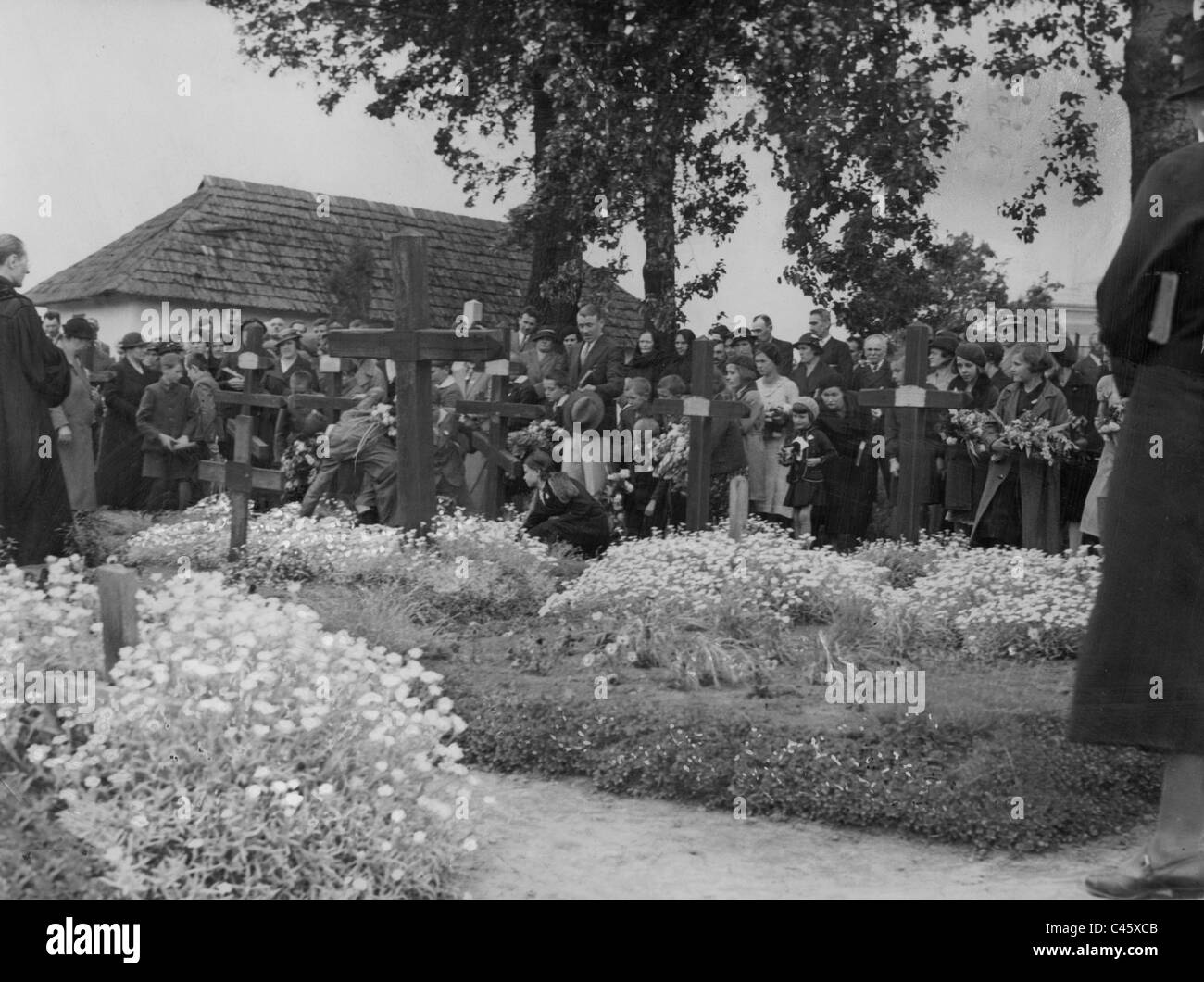 Romanian Germans during a memorial service, 1936 Stock Photo - Alamy