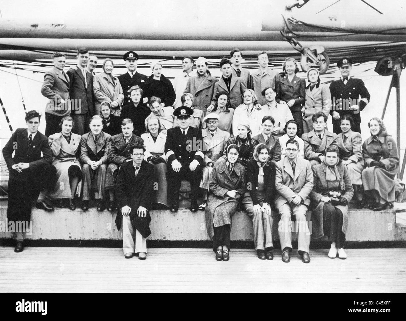 German students on an exchange program arrive in New York, 1938 Stock ...