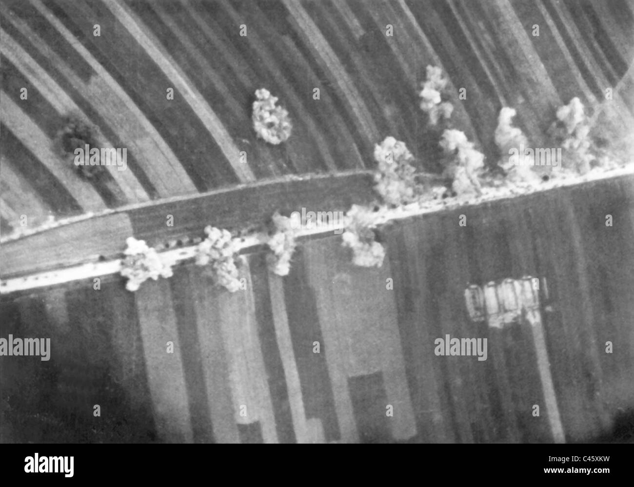 German Air Attack On A Russian Column On The Eastern Front 1941 Stock german-air-attack-on-a-russian-column-on-the-eastern-front-1941-stock