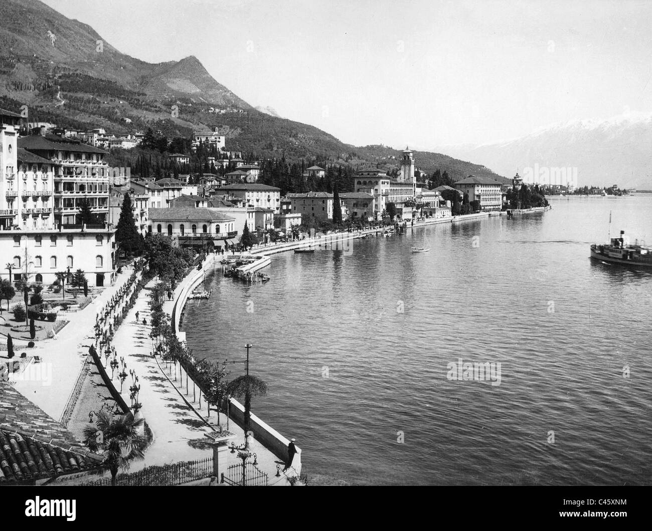 Beach promenade of Gardone Riviera on Lake Garda, 1935 Stock Photo - Alamy