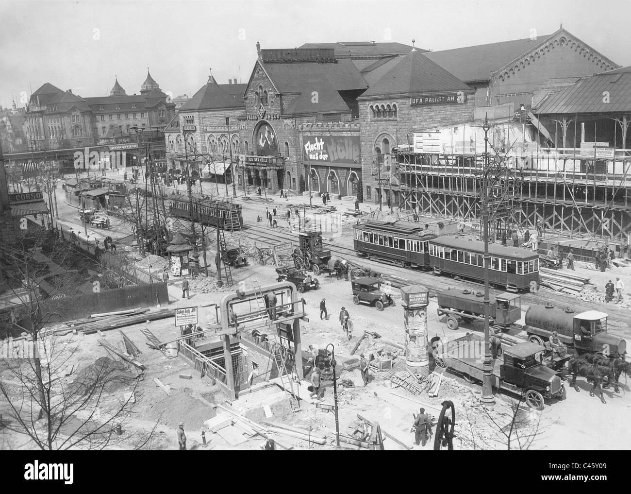 Zoo train station in Berlin, 1928 Stock Photo - Alamy