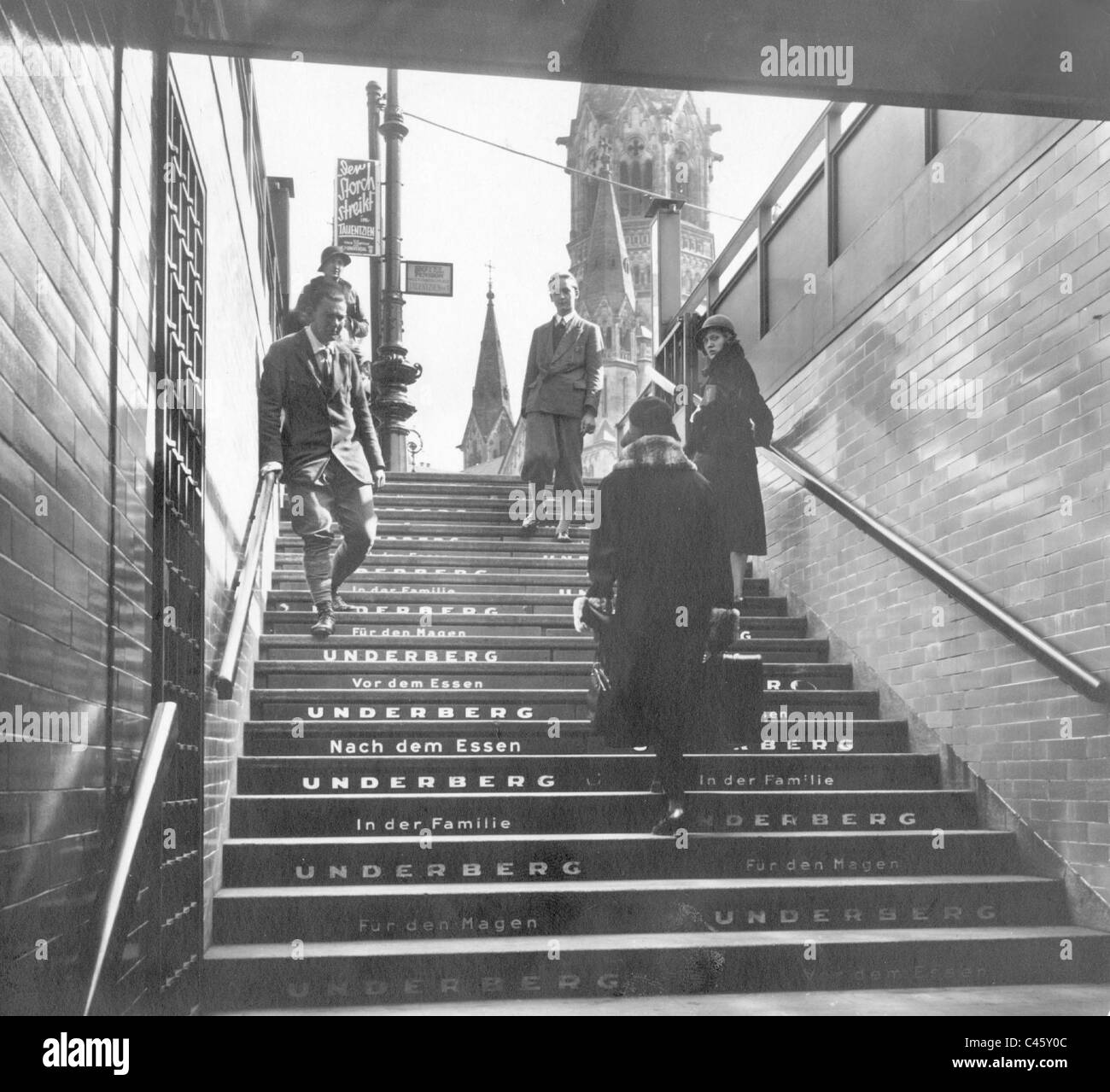 Zoologischer garten station train hi-res stock photography and images ...