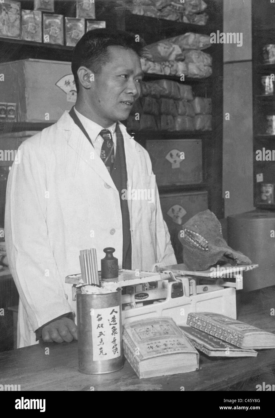 Chinese merchant berlin hi-res stock photography and images - Alamy