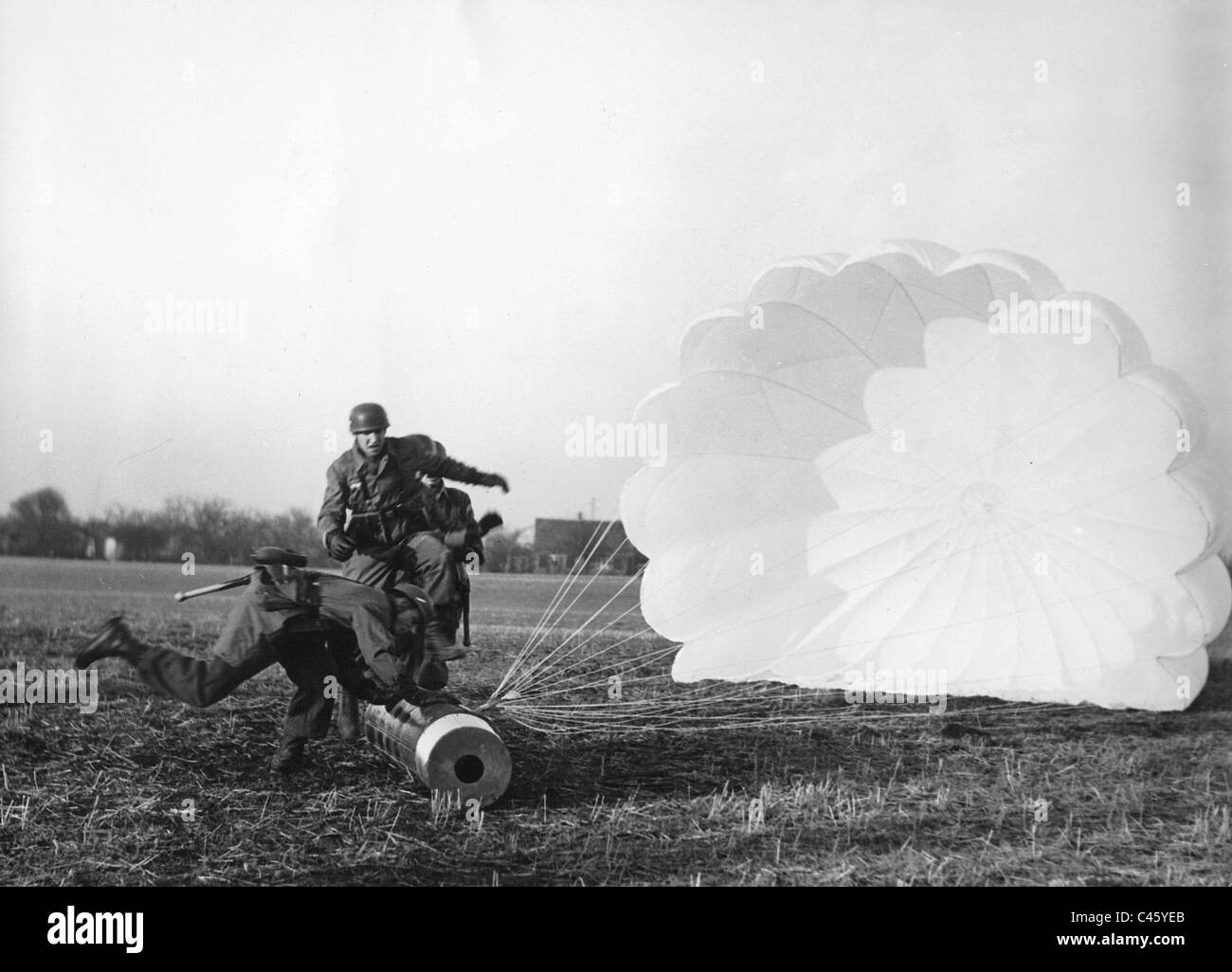 From the parachute regiment hi-res stock photography and images - Alamy