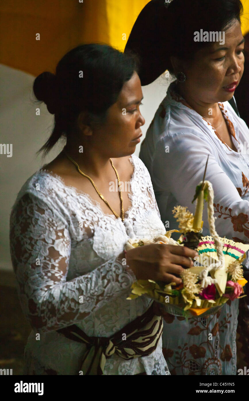 Balinese hindu funeral hi-res stock photography and images - Alamy
