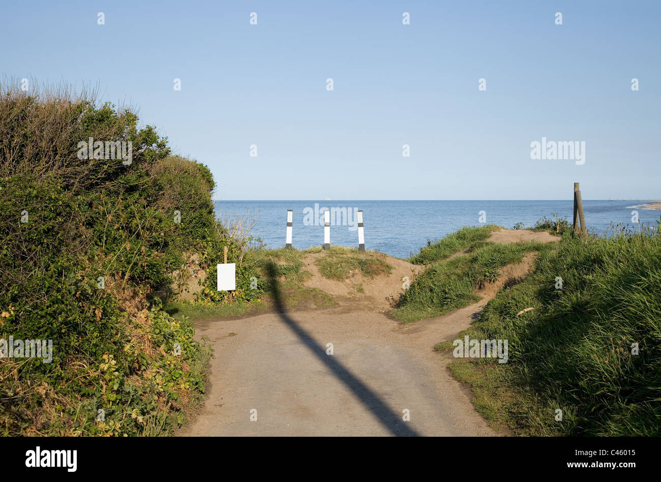 Happisburgh coastal erosion norfolk hi-res stock photography and images ...