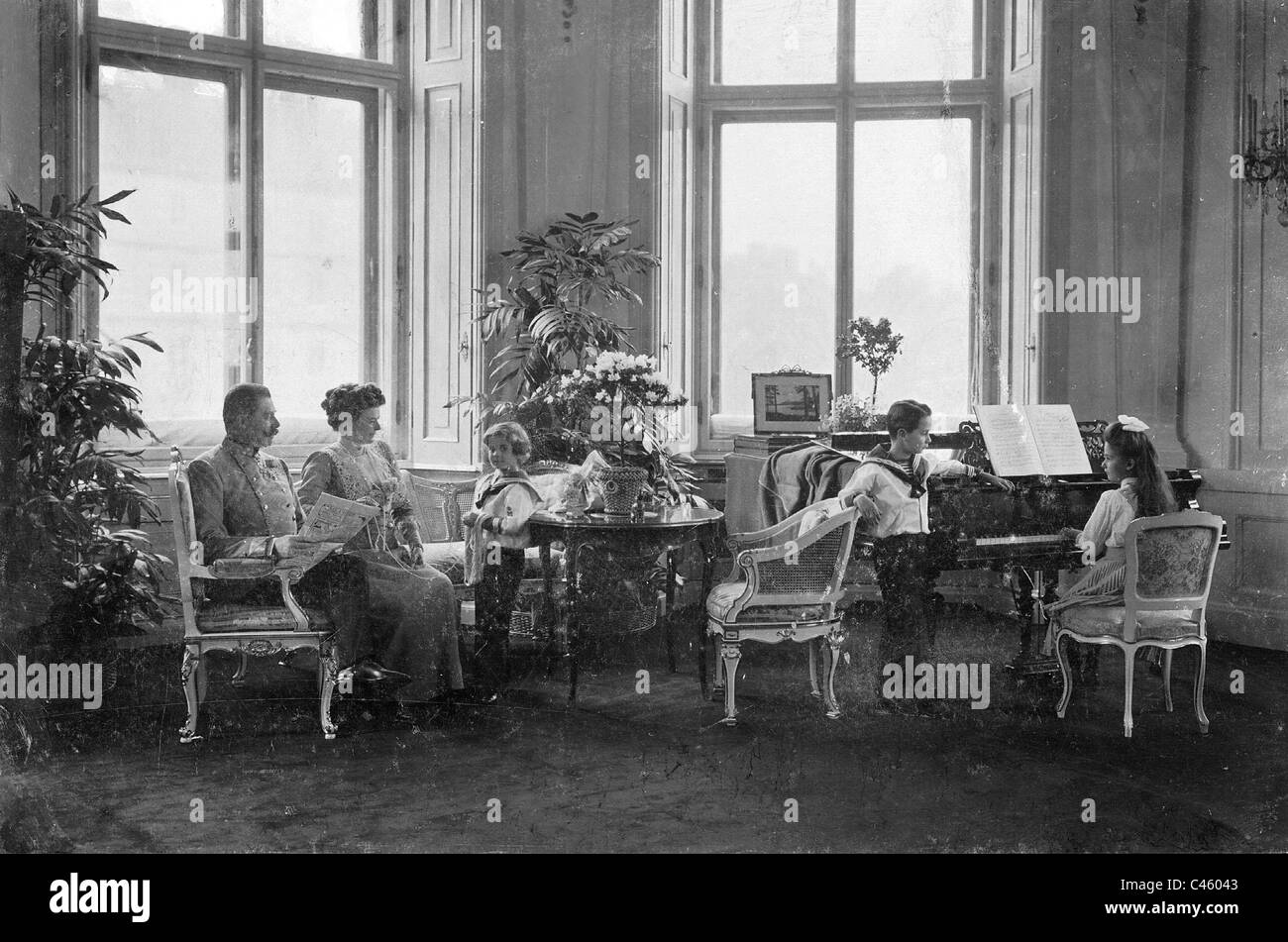 Archduke Franz Ferdinand and his family, 1910 Stock Photo - Alamy