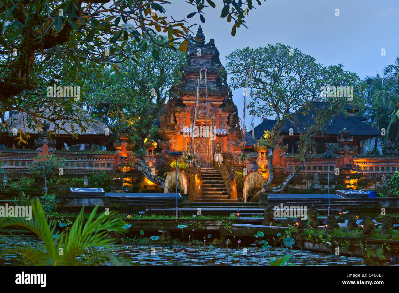 PURA TAMAN SARASWATI known as the UBUD WATER PALACE at dusk - UBUD ...