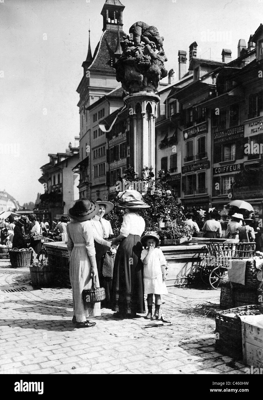 Women at the weekly market at the baerenbrunnen in bern hi-res stock ...