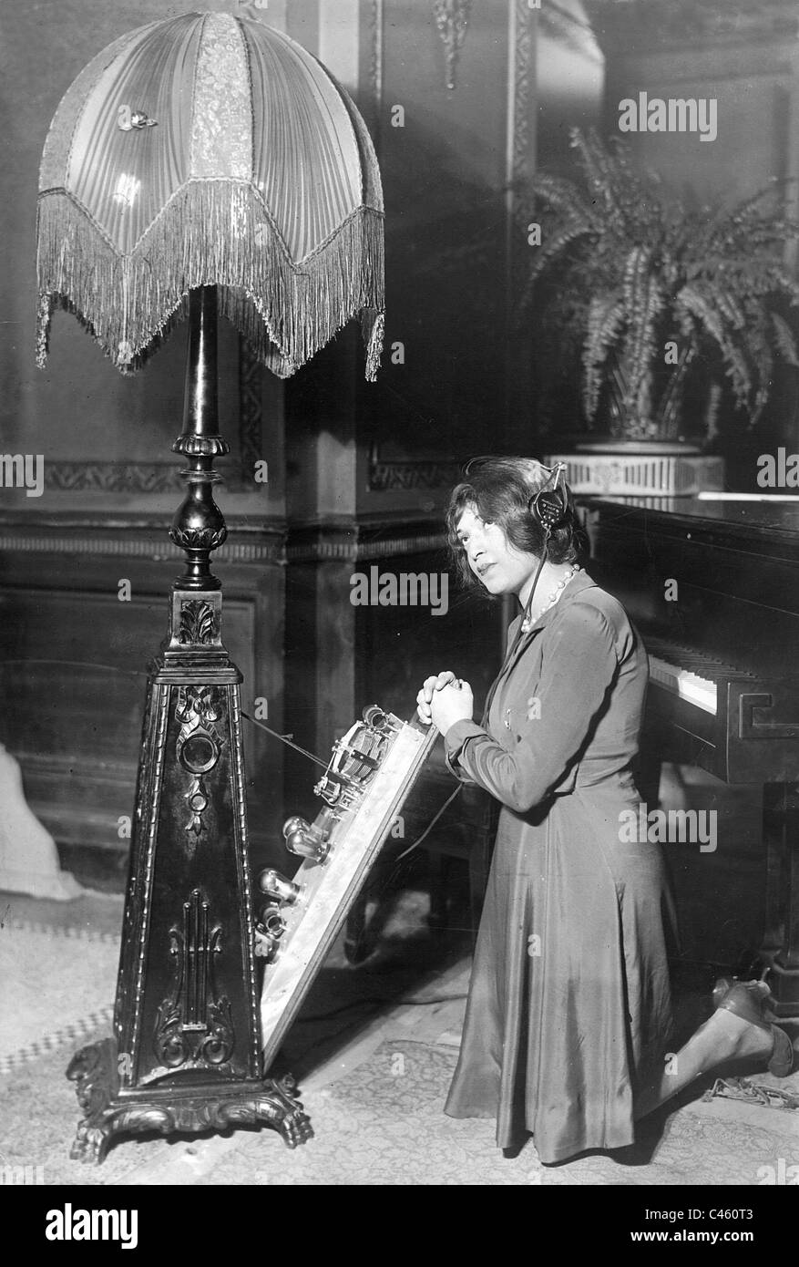 1920 radio hi-res stock photography and images - Alamy