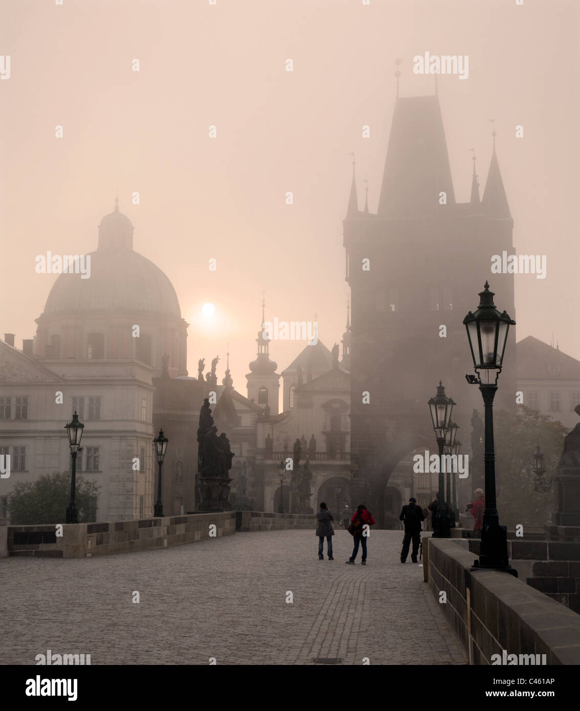 Fog architecture hi-res stock photography and images - Alamy