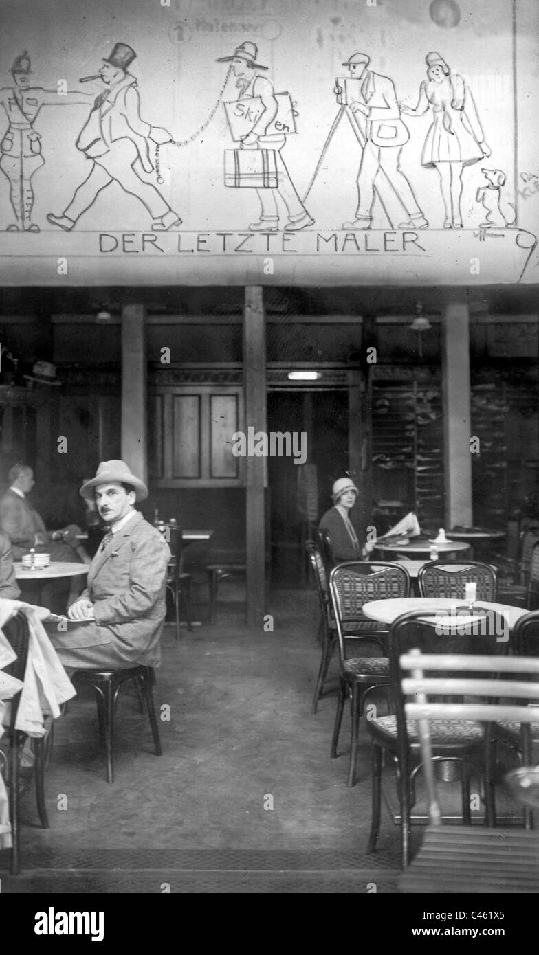 The 'Roman Cafe' in Berlin, 1928 Stock Photo - Alamy
