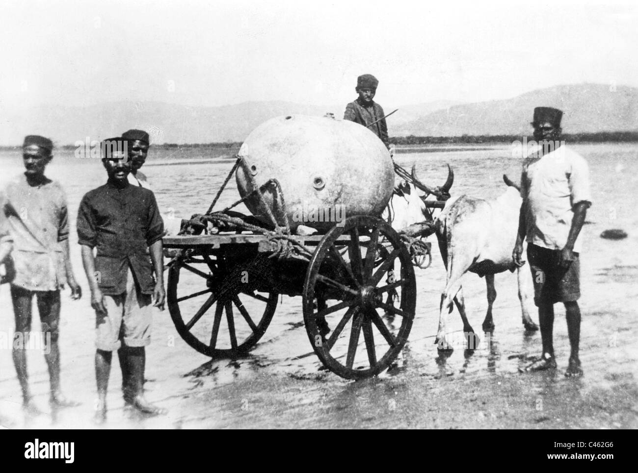 Naval mine 1918 hi-res stock photography and images - Alamy