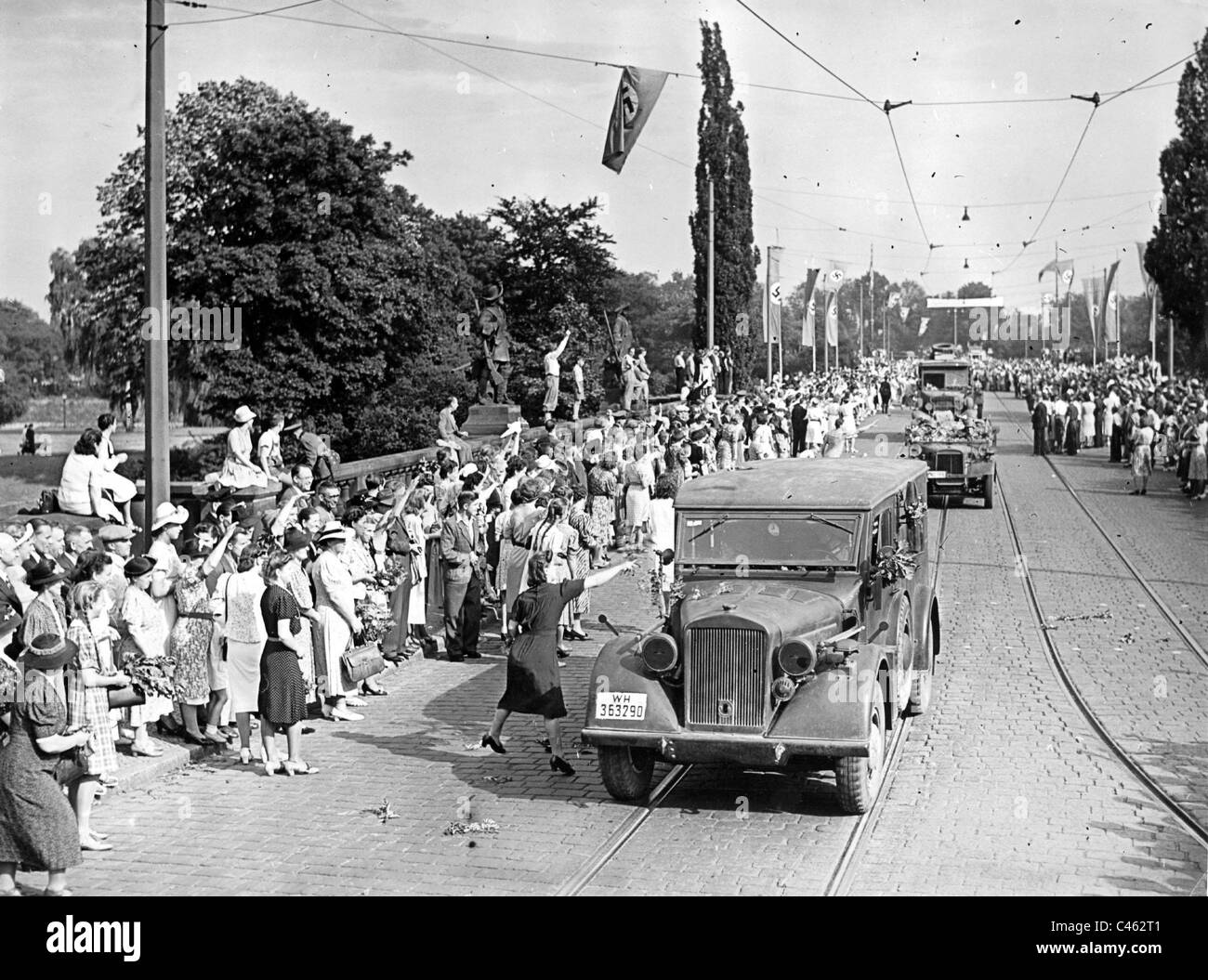Berlin victory parade 1945 Black and White Stock Photos & Images - Alamy