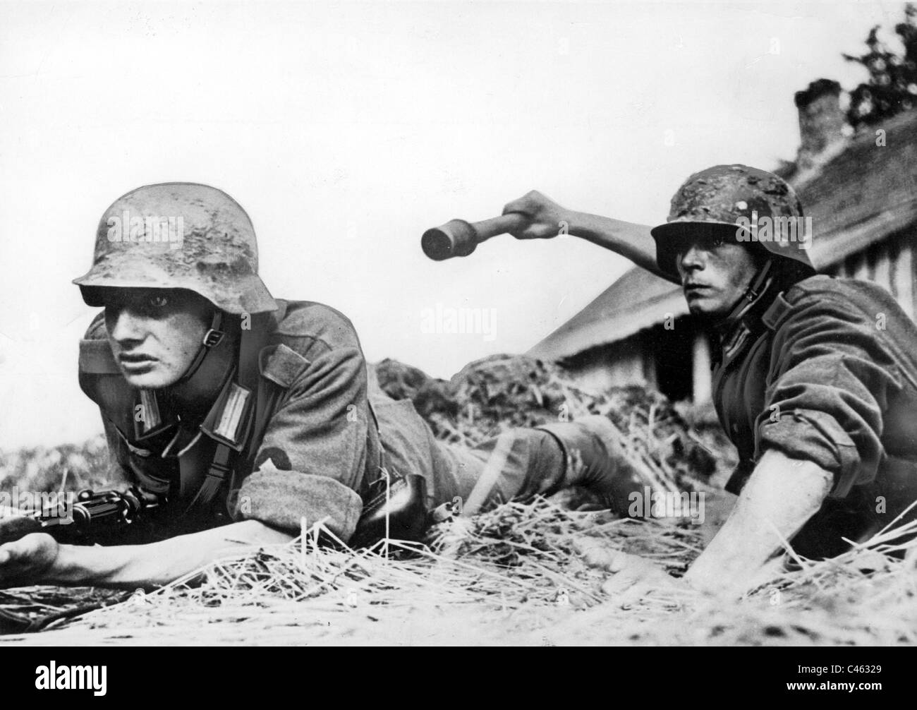 German soldiers attacking on the Eastern front, 1941 Stock Photo ...