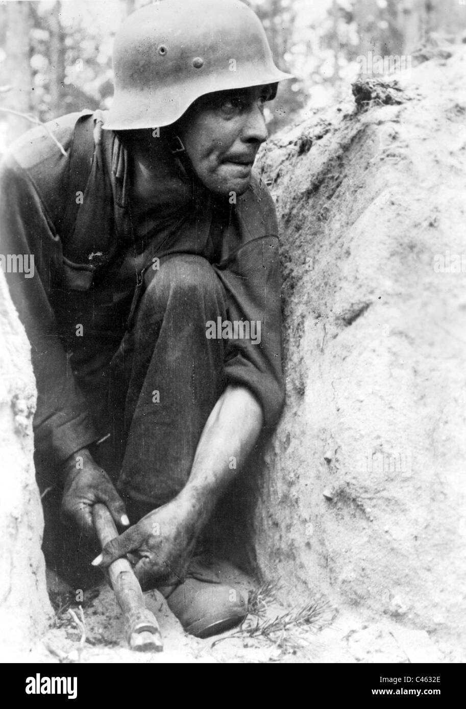 German soldier in a trench on the Eastern front Stock Photo - Alamy