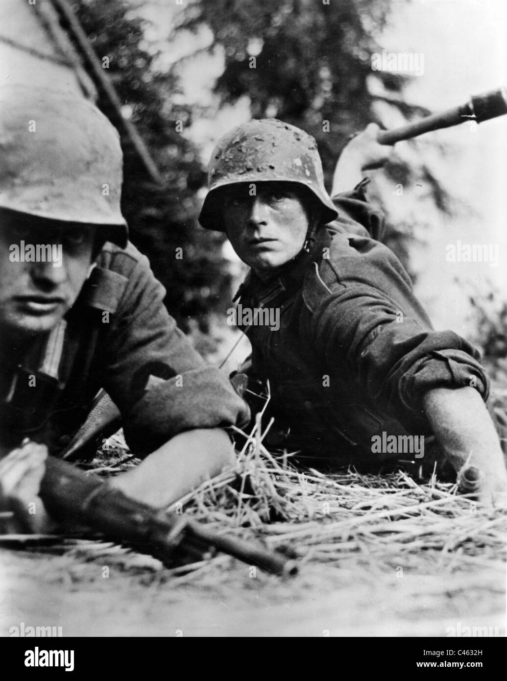German soldiers attacking on the Eastern front, 1941 Stock Photo - Alamy