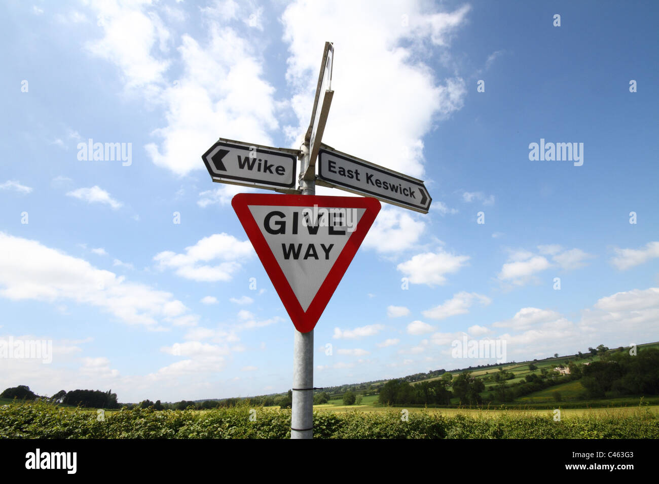 Sign crossroads hi-res stock photography and images - Alamy