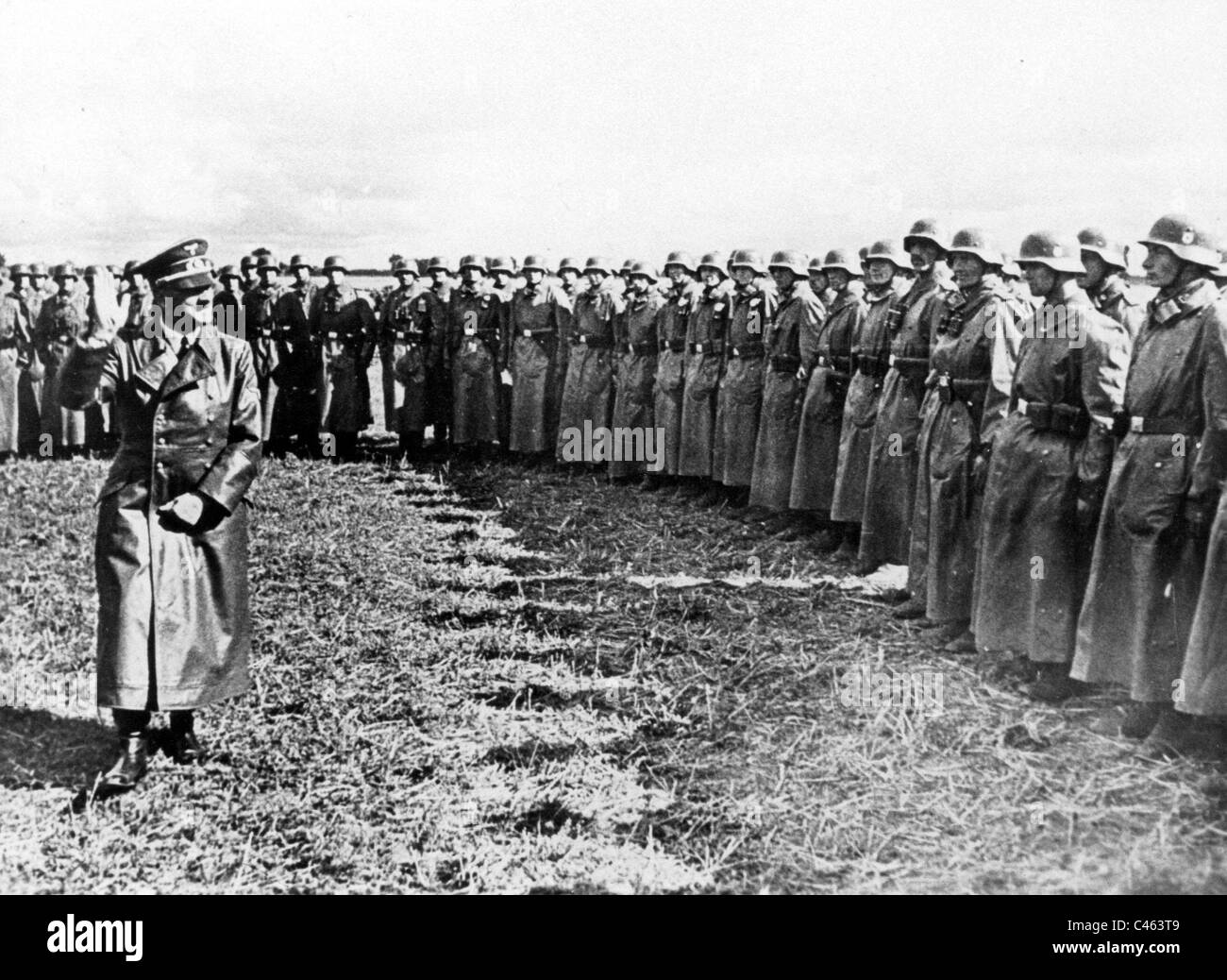 Hitler greets members of the SS Bodyguard Regiment 'Adolf Hitler', 1940 ...