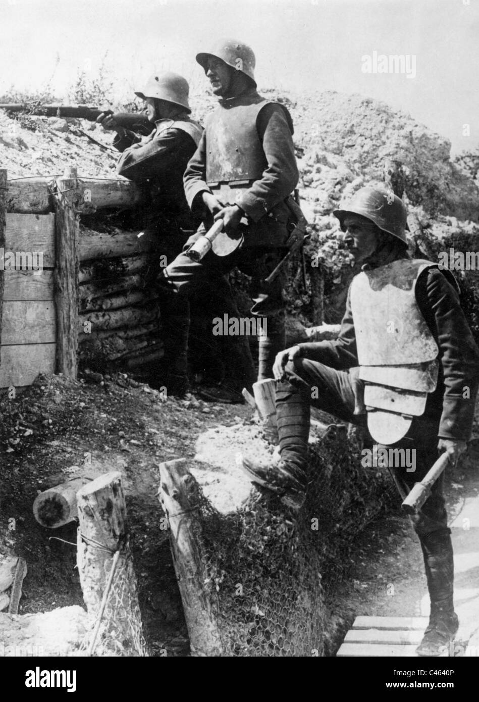 German hand grenade throwers with steel armor, 1918 Stock Photo - Alamy