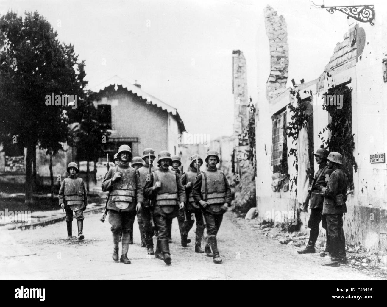 German armor hi-res stock photography and images - Alamy