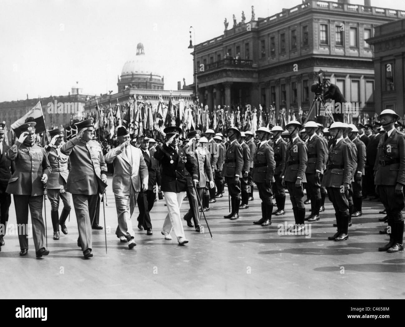 Nazi Germany: Foreign delegations, US-front fighter in Berlin, 1934 ...