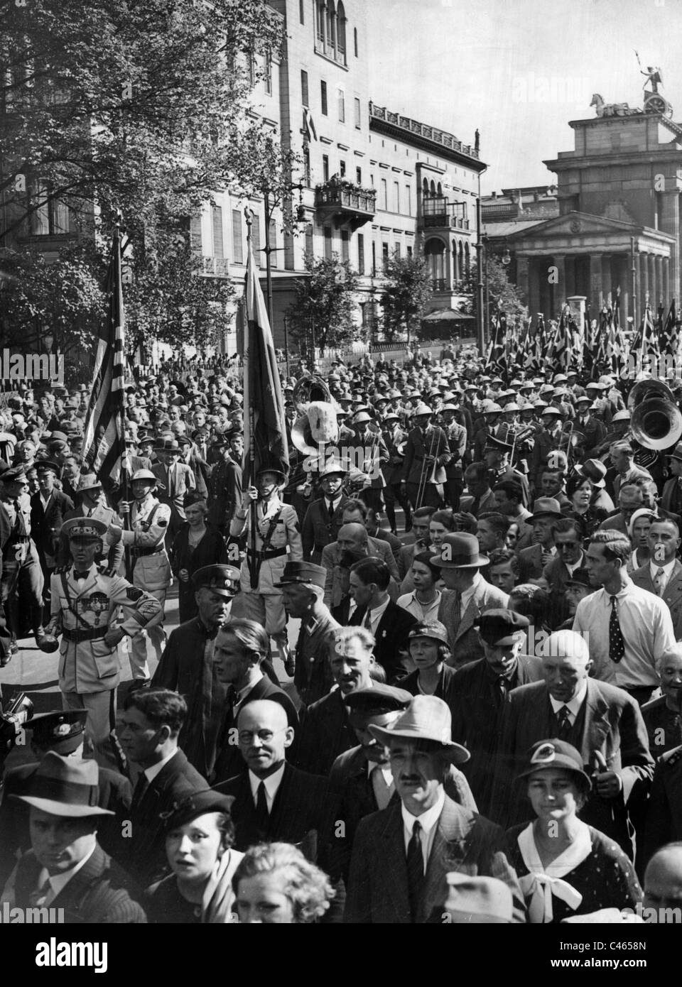 Foreign concert hi-res stock photography and images - Alamy