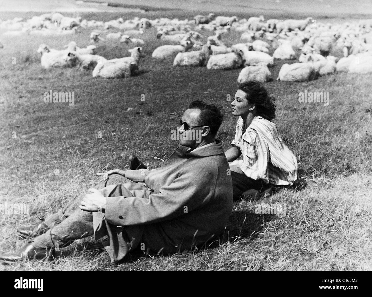 Hans Schweikart and Brigitte Horney during the filming of 'Freed hands ...