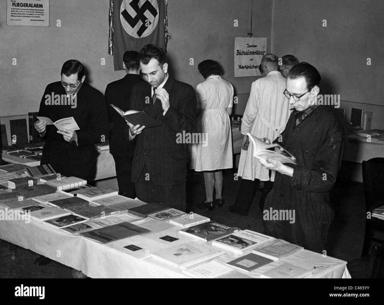 Books in nazi germany 1933 1945 Black and White Stock Photos & Images ...