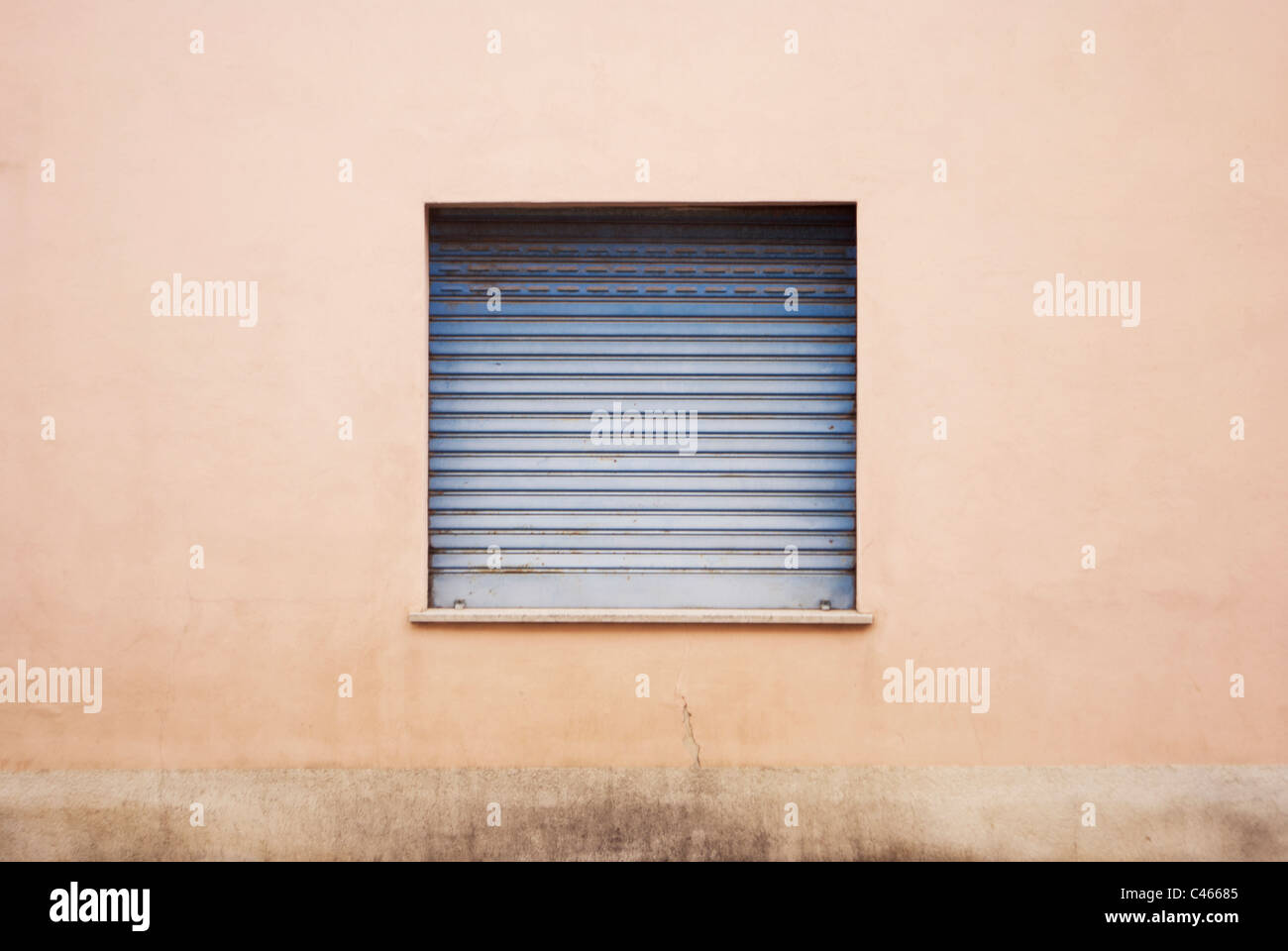 blue window blinds Stock Photo - Alamy