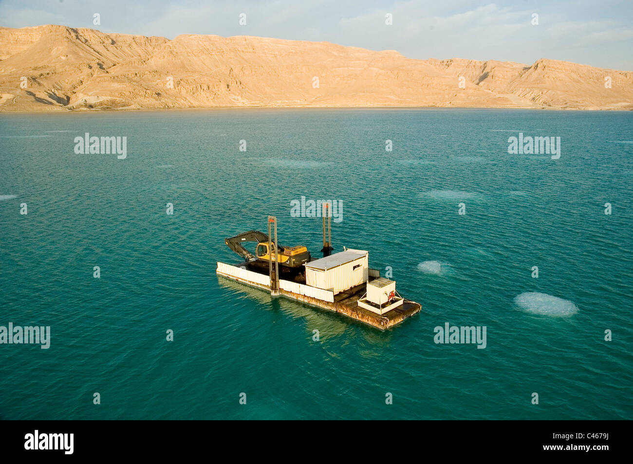 Crane on barge hi-res stock photography and images - Alamy