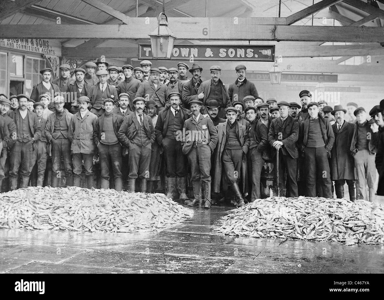 British fishermen fishmongers 1912 hi-res stock photography and images ...