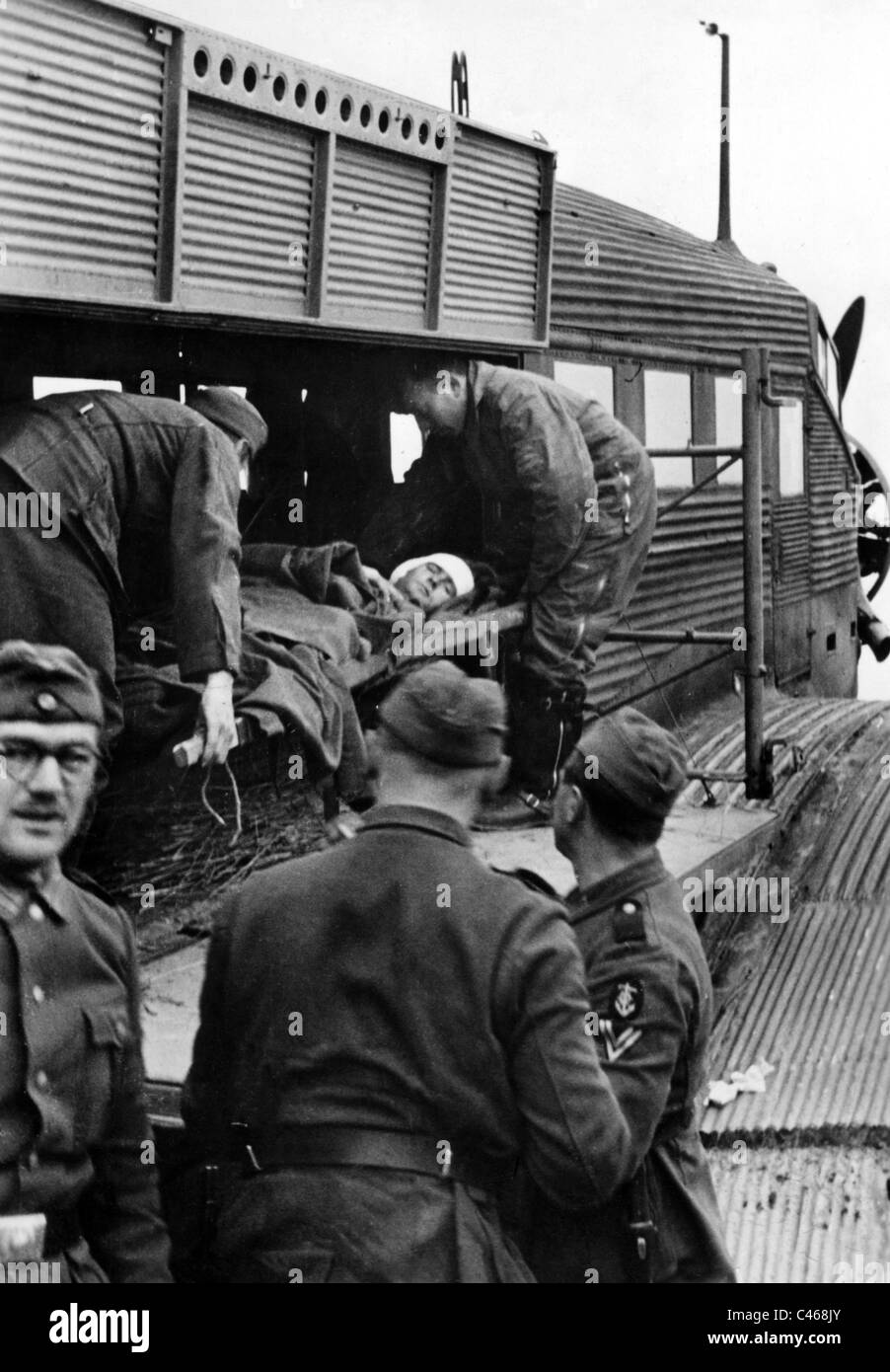 Medical evacuation of wounded german soldiers hi-res stock photography ...