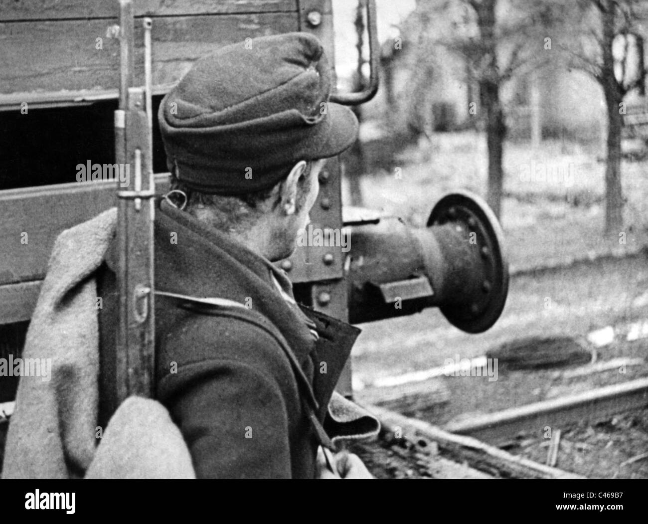 Second World War: German railwaymen fighting partisans in occupied ...