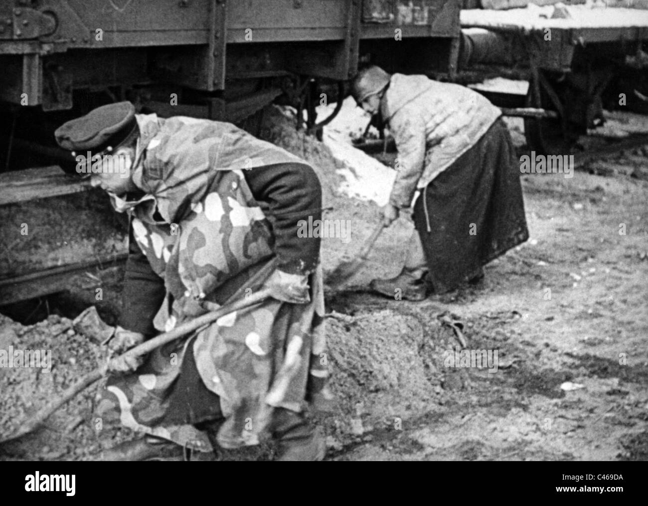Second World War: German railwaymen fighting partisans in occupied ...