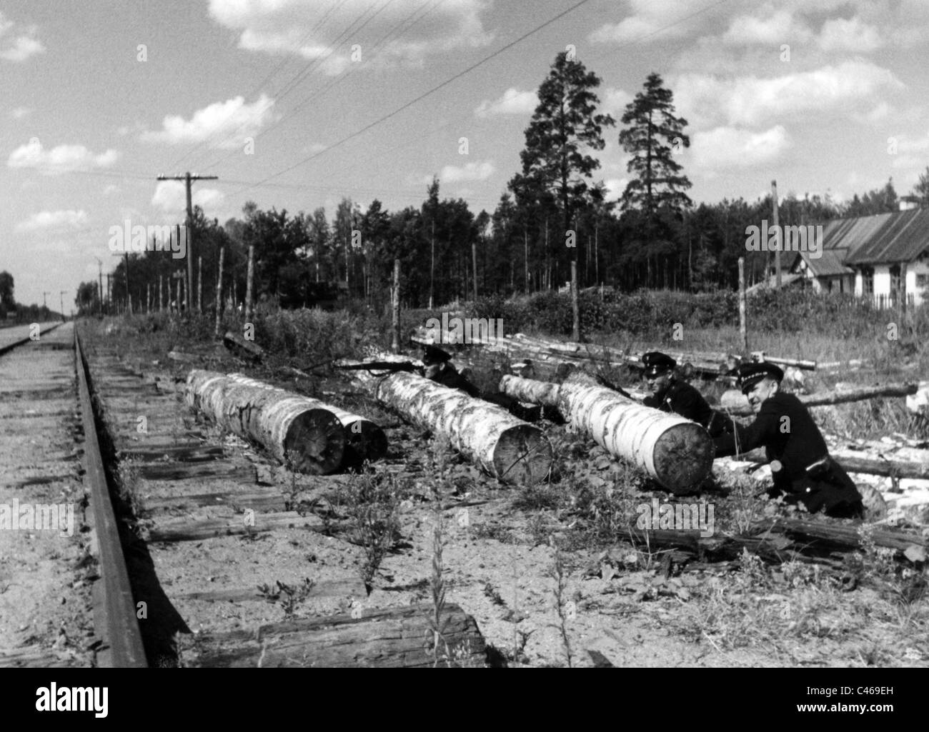 Second World War: German railwaymen fighting partisans in occupied ...