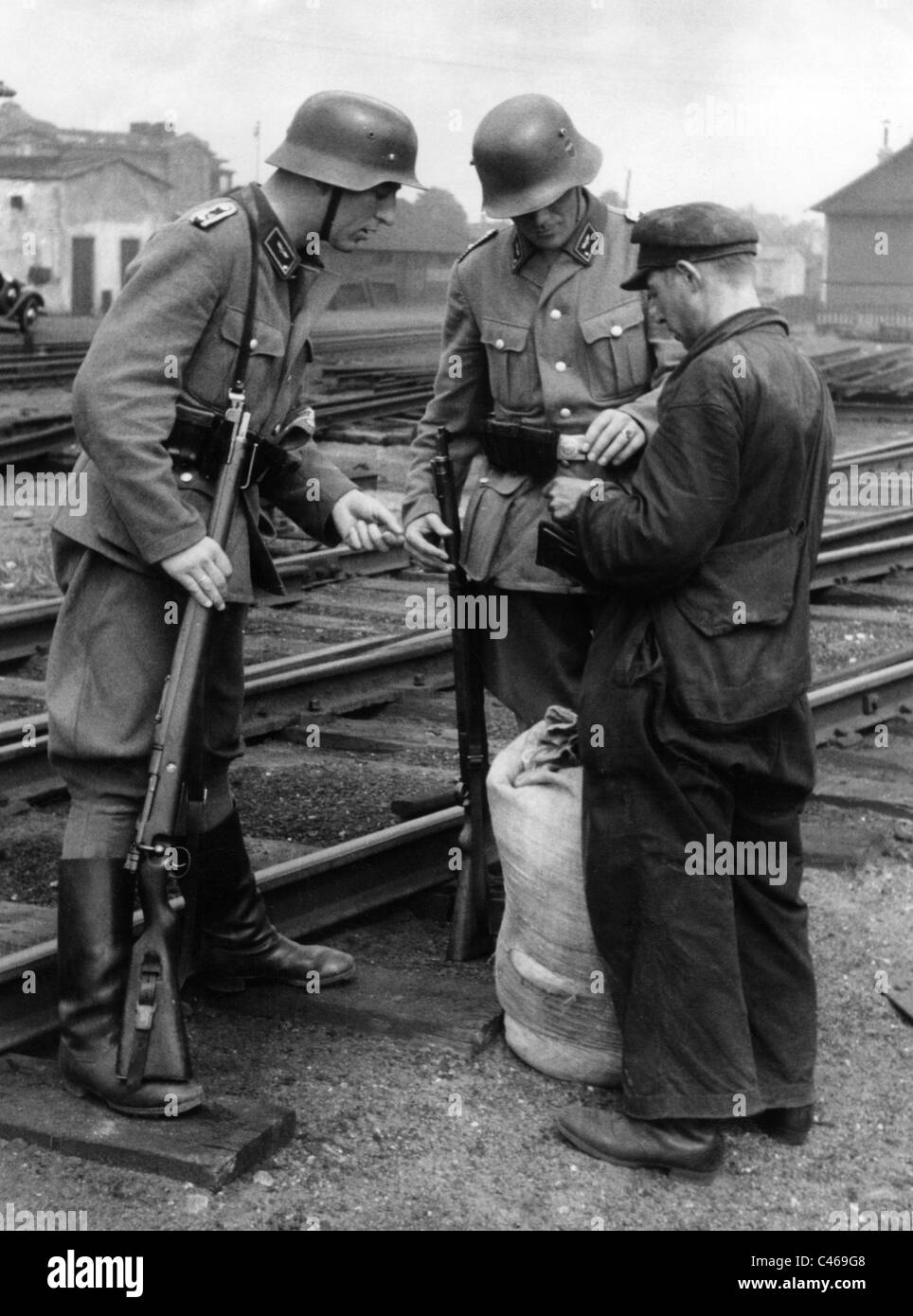 Soviet partisan 1941 hi-res stock photography and images - Alamy