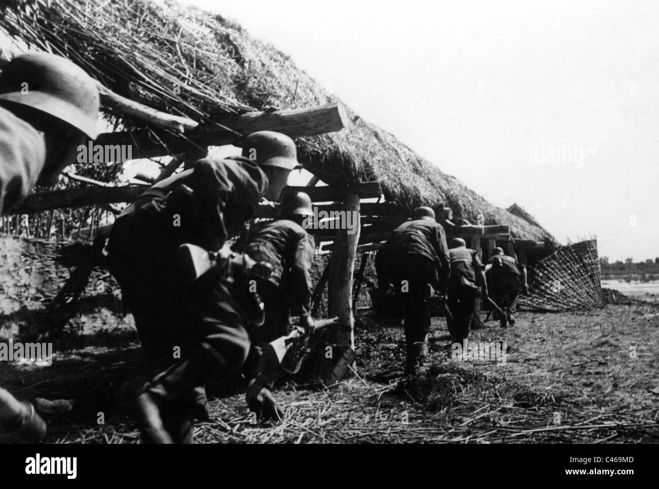Second World War: German Wehrmacht fighting against partisans Stock ...